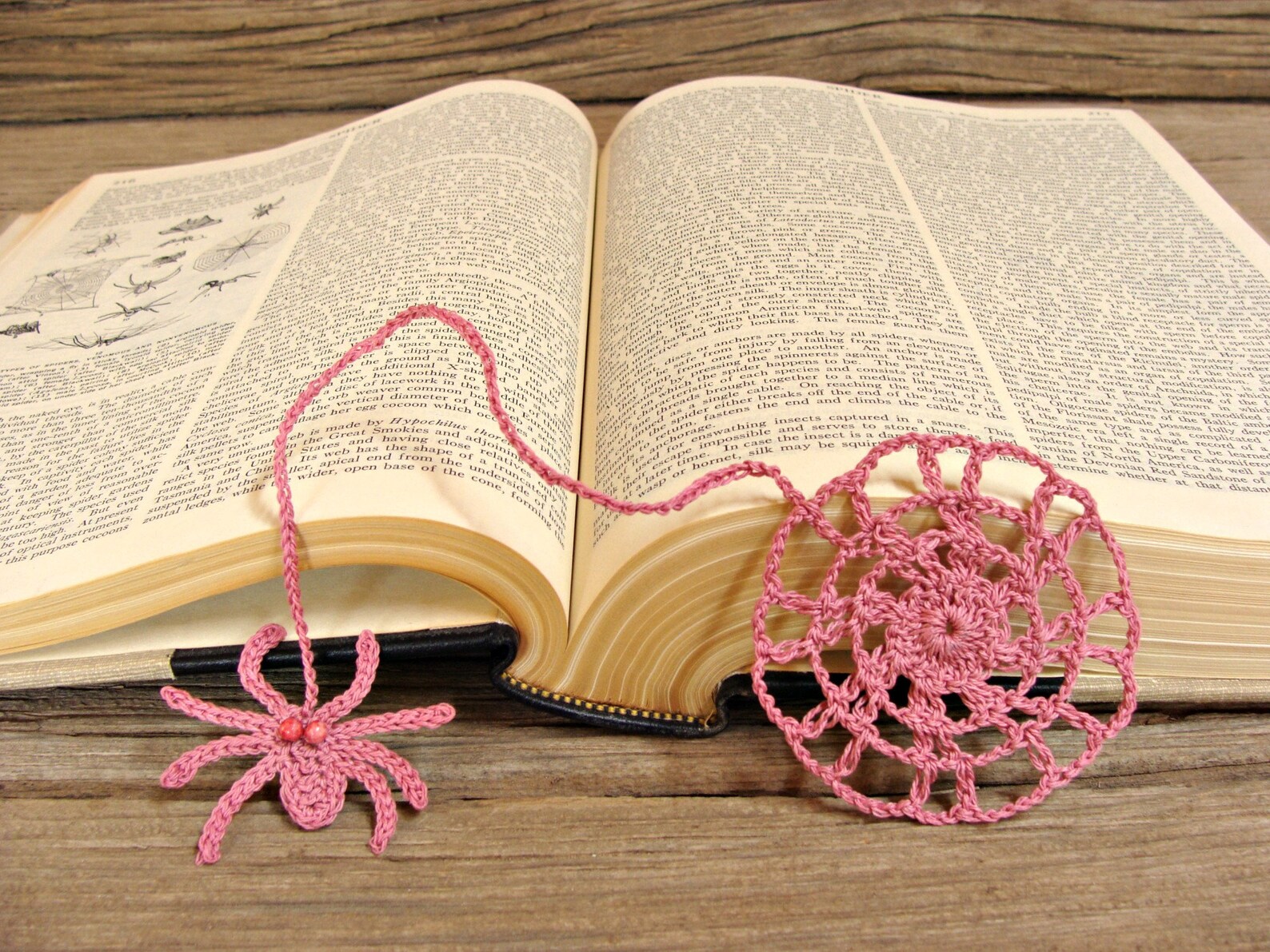 Spider Bookmark / Handmade / Book Lover Gift / Crochet / Color - Etsy