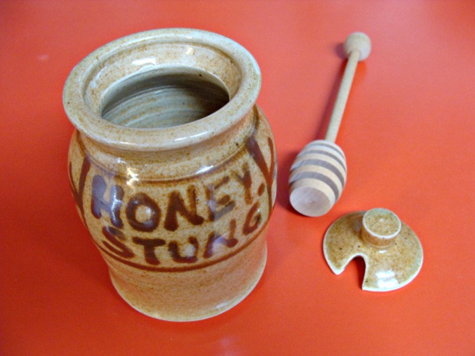 Vintage / HONEY STUNG / Honey Pot / Wooden Dipper / Glazed | Etsy