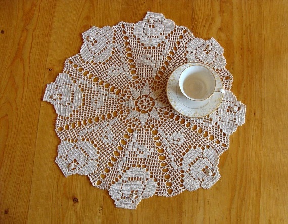 21 1/2 / Centerpiece / ROSES / Doily / Large | Etsy