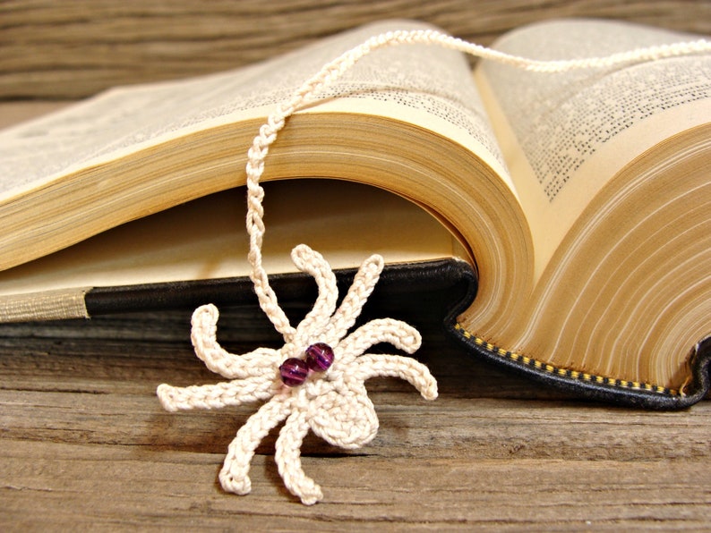 Spider Bookmark / Handmade / Book Lover Gift / Crochet / Color - Etsy