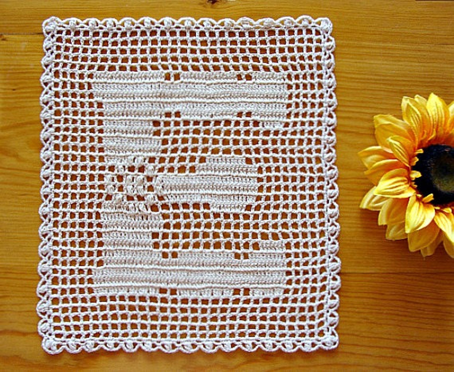 ALPHABET MAT Personalized Gift Letter E Filet Doily | Etsy