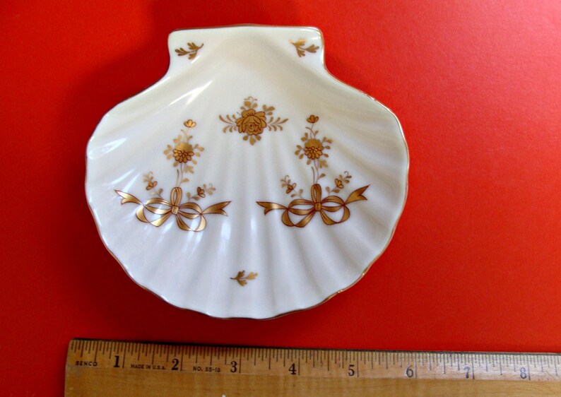Vintage / Trinket Dish / Scallop Shell Shaped / White & Gold - Etsy