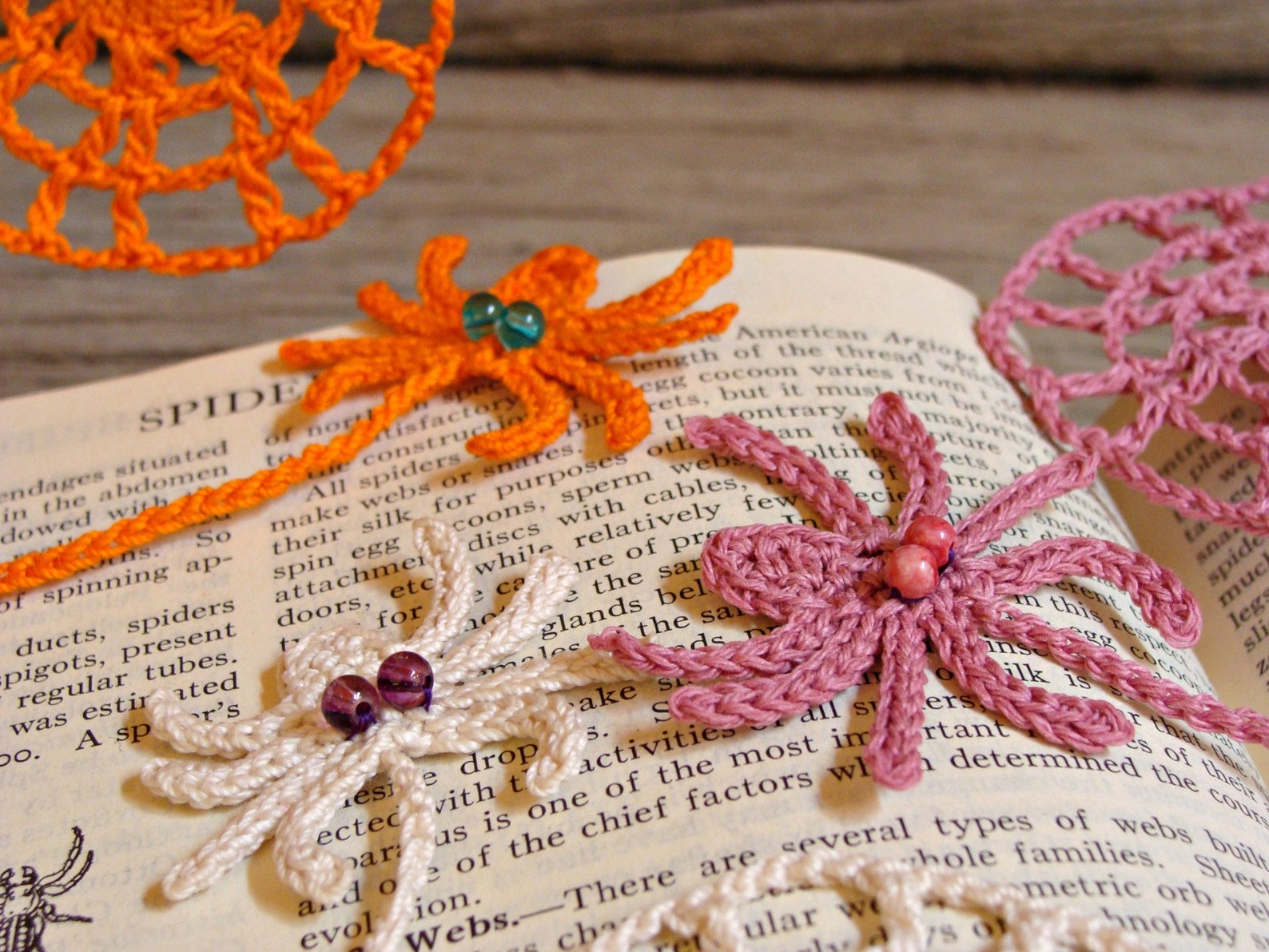 Spider Bookmark / Handmade / Book Lover Gift / Crochet / Color - Etsy