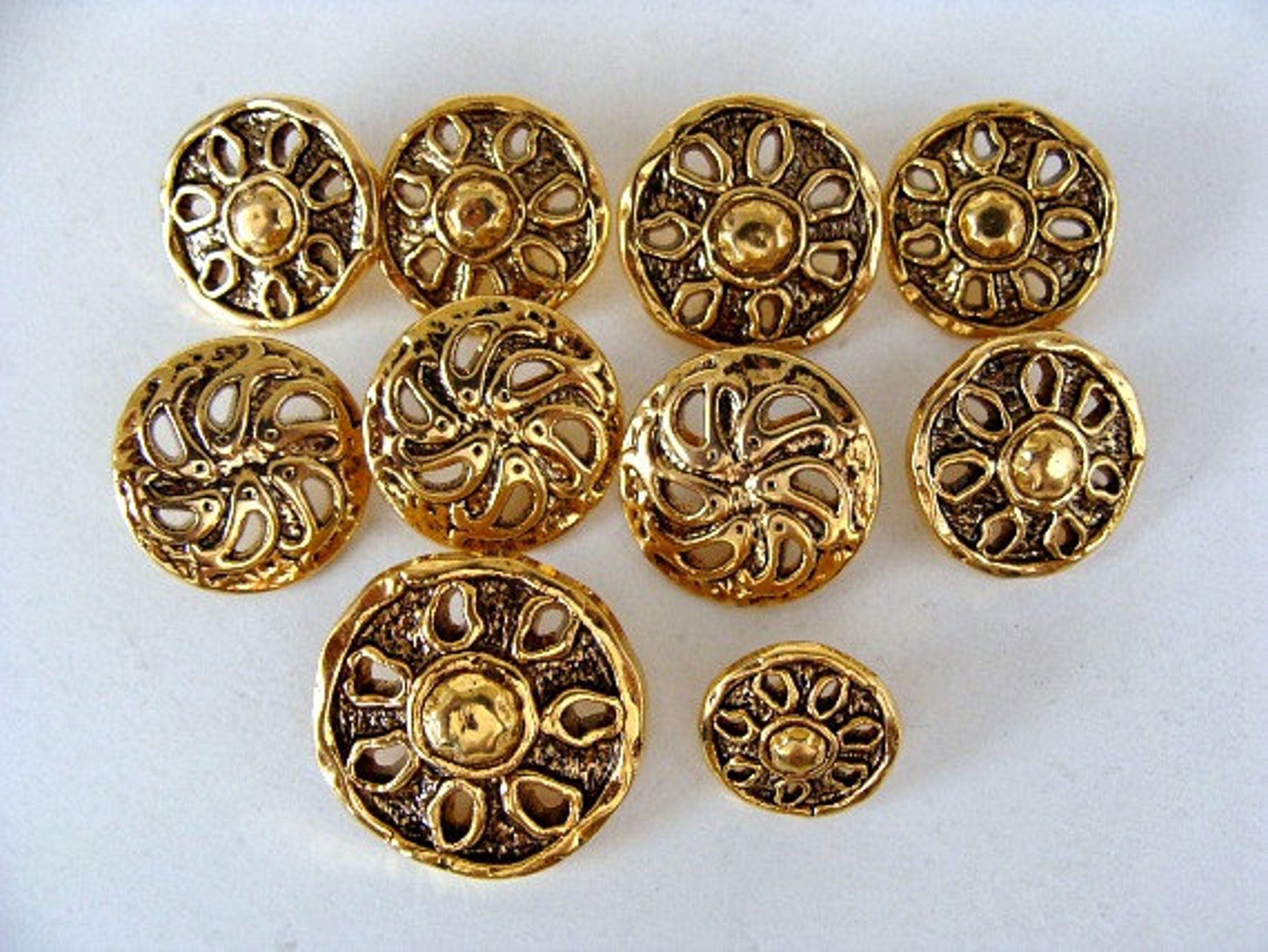 10 Shiny Gold Toned Buttons Filigree Destash - Etsy
