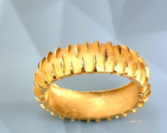 Crown Trifari Cuff Bangle Hinged Bracelet Couture Textured Gold - Etsy