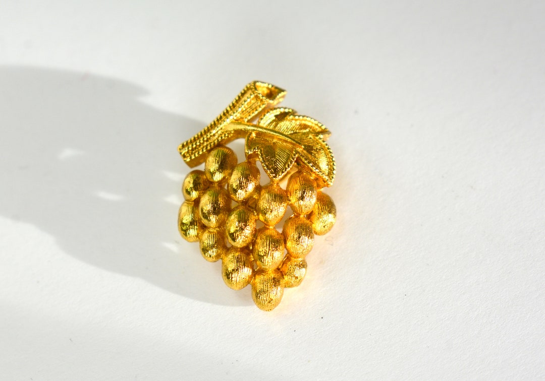 Vintage Crown Trifari Grapes Brooch Pin Gold Textured Gold Plate - Etsy