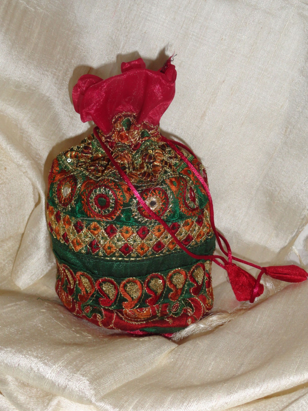 Embroidered Indian Handbag . Silk Evening Bag. Wristlet Purse. Bead ...