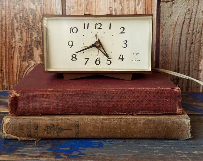 GE WOODGRAIN PLASTIC Alarm Clock With Lighted Dial - Etsy
