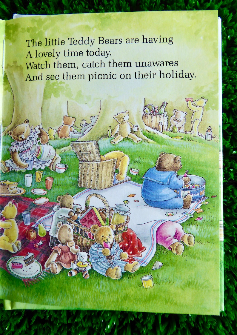 Reduced!! TEDDY BEARS' PICNIC Set With 5 Bears, Teaset, Blanket, Book ...