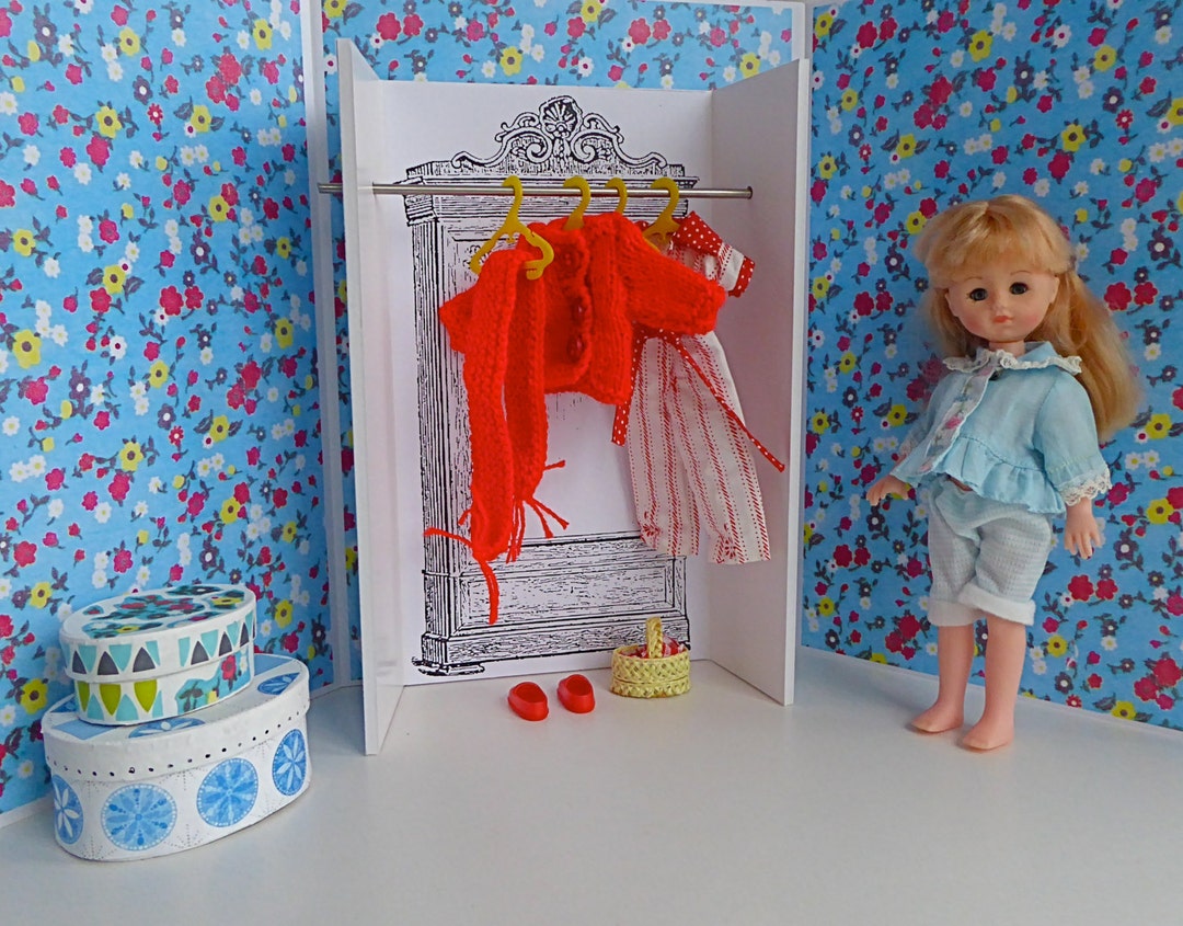 Bright Blue Dressing Room With WARDROBE and HAT BOXES for 7"-10" Dolls ...