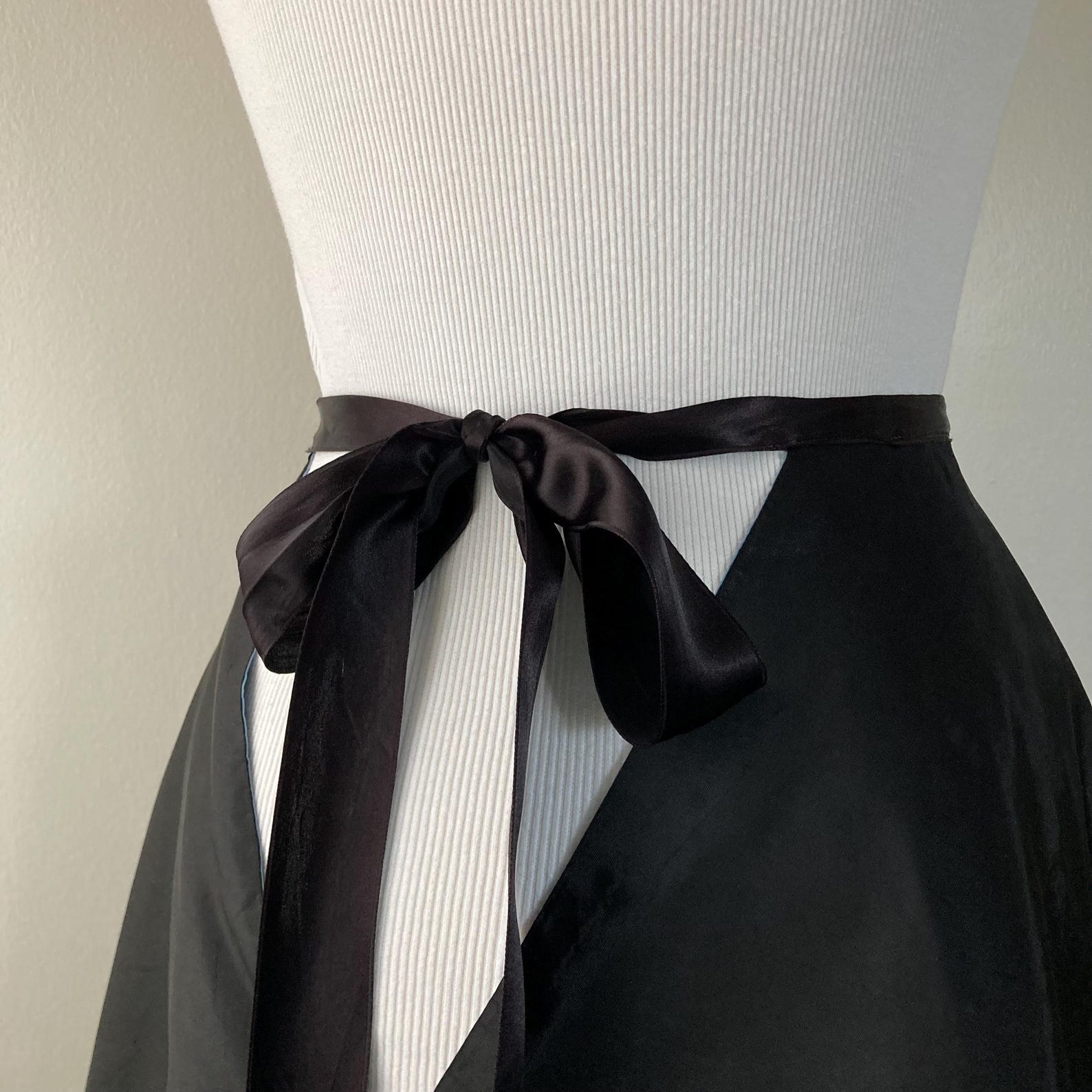 40s Half Apron Vintage Black Floral 50s Apron With Appliqué Flowers ...