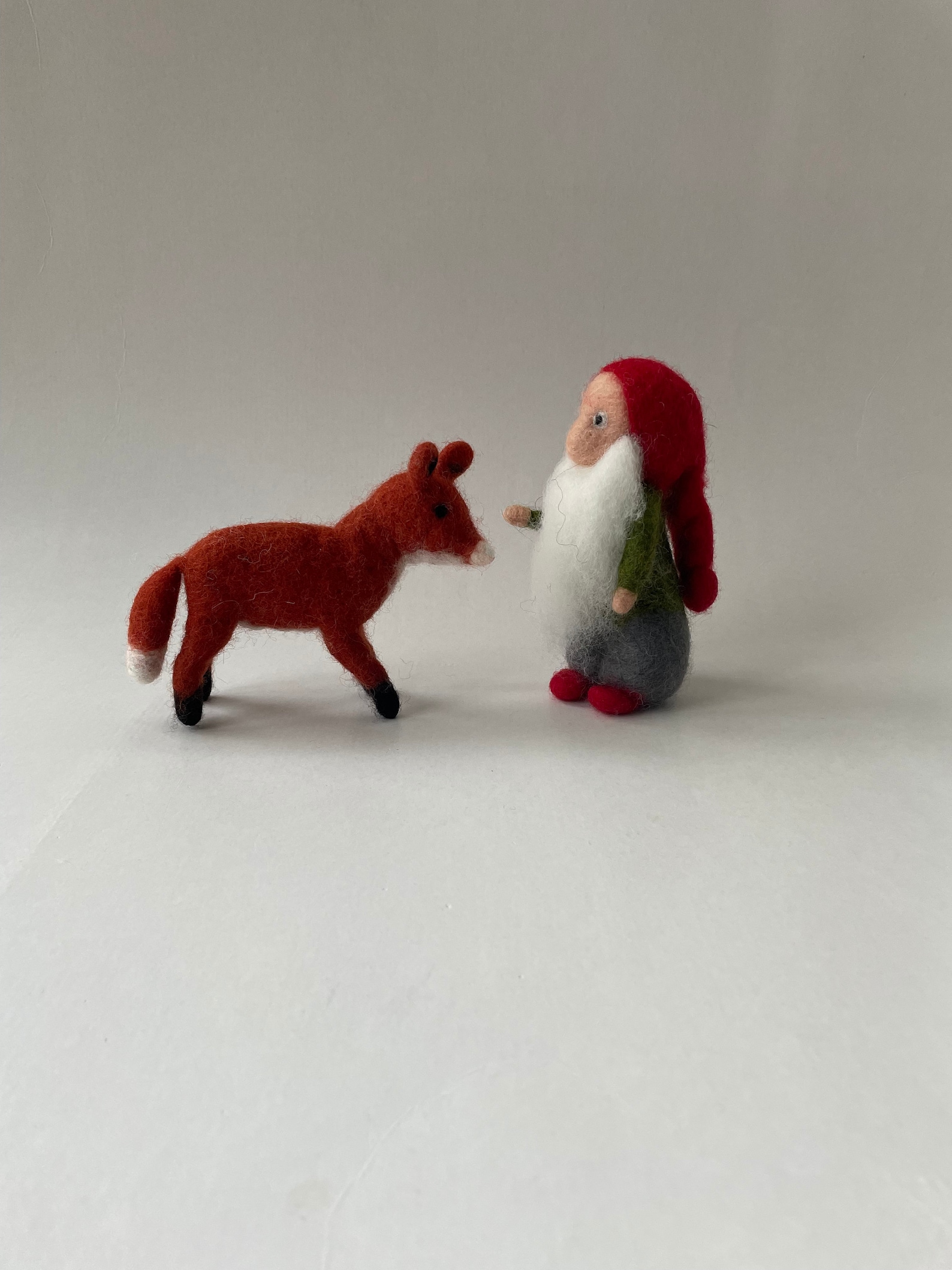 Tomte und der Fuchs gefilzt.Filz,Waldorf-art.Märchen.Jahreszeitentisch ...