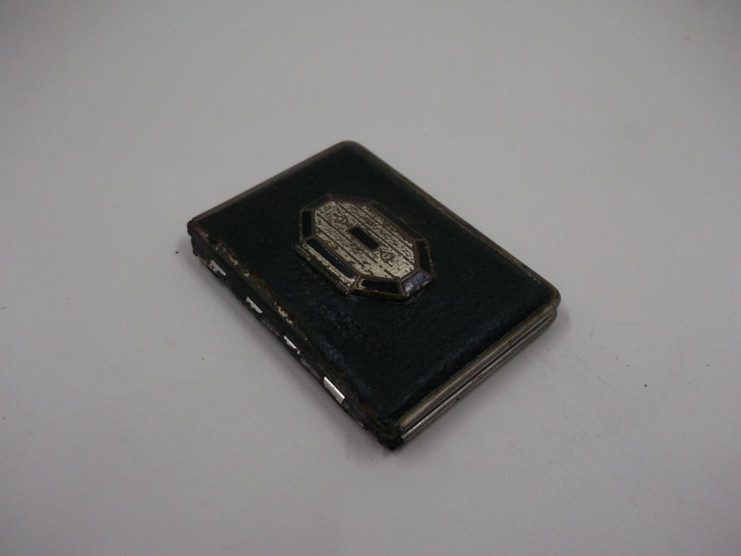 Mondaine of New York 1920s Vintage Powder and Rouge Compact - Etsy
