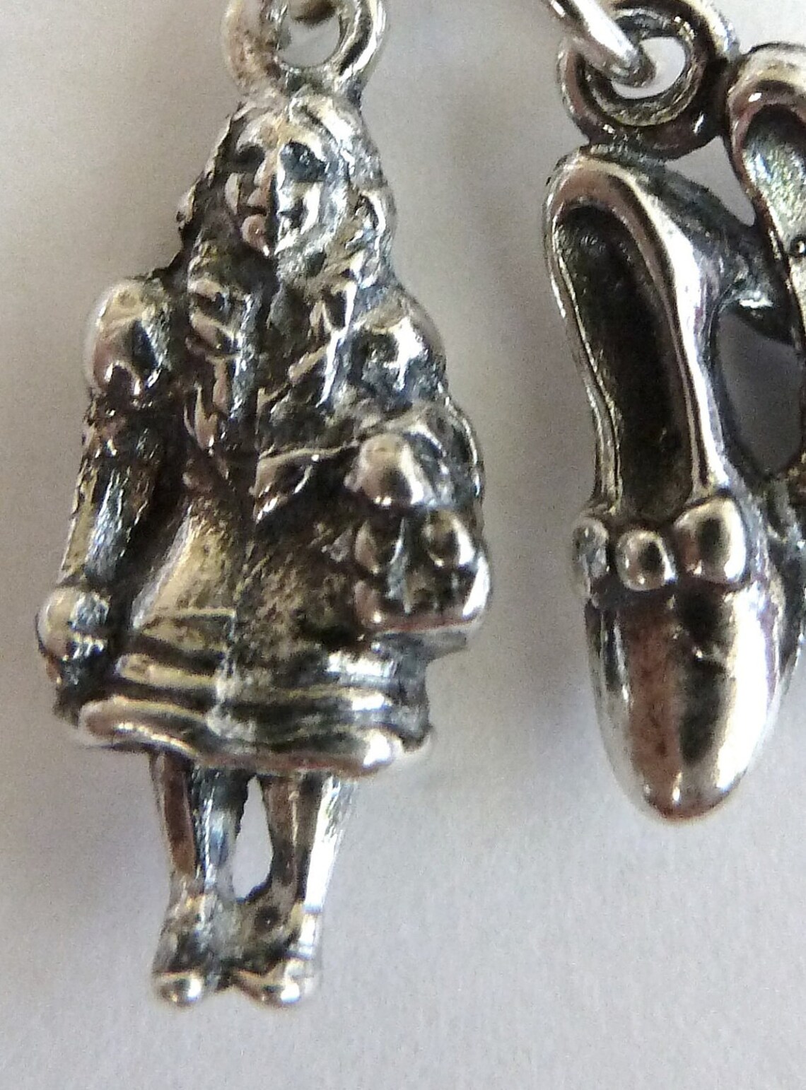 Sterling Silver Wizard of Oz Dorothy and Ruby Slippers Necklace - Etsy