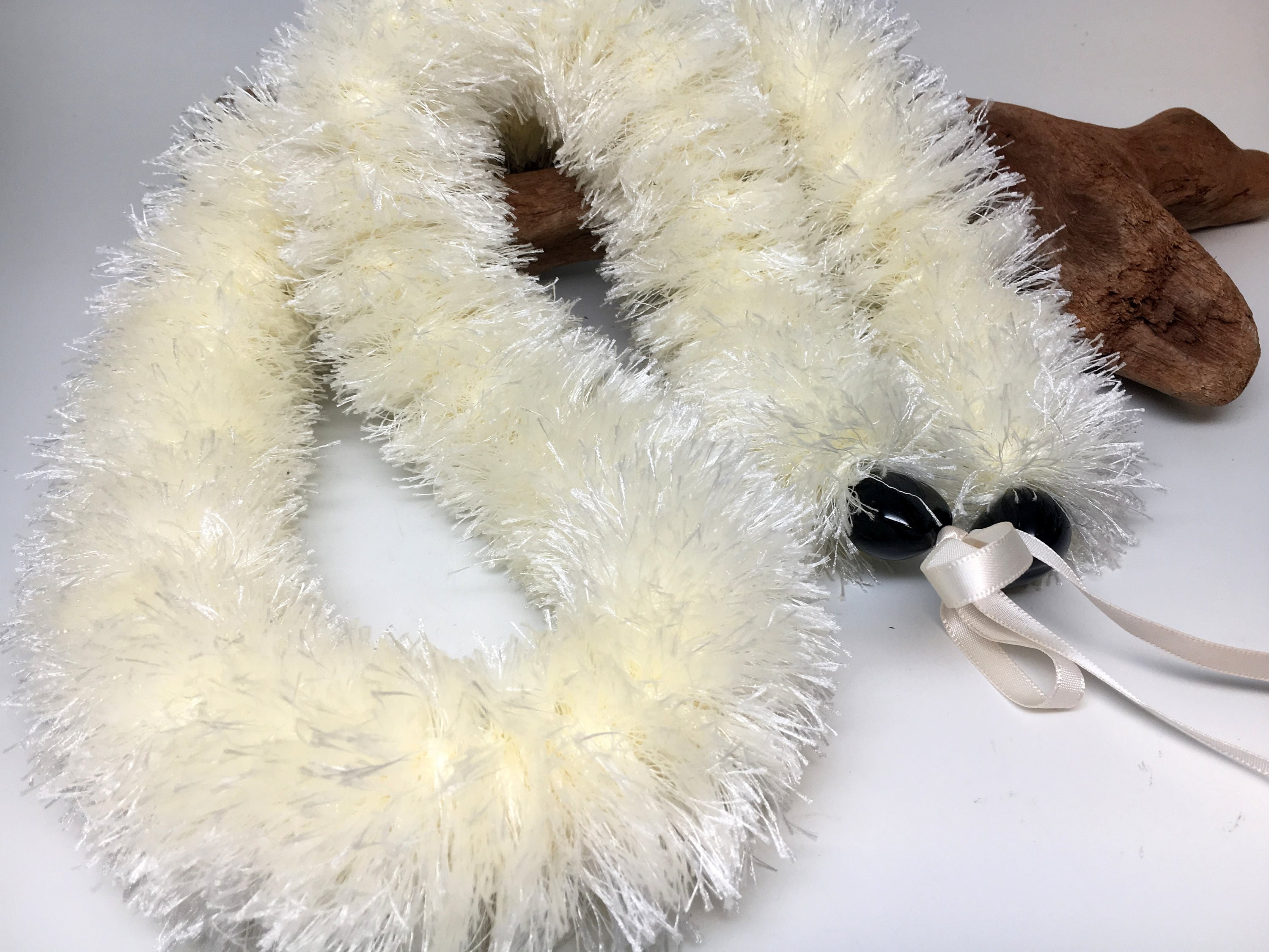 White Feathered Yarn Lei With Black Kukui Nut - Graduation, Handmade ...