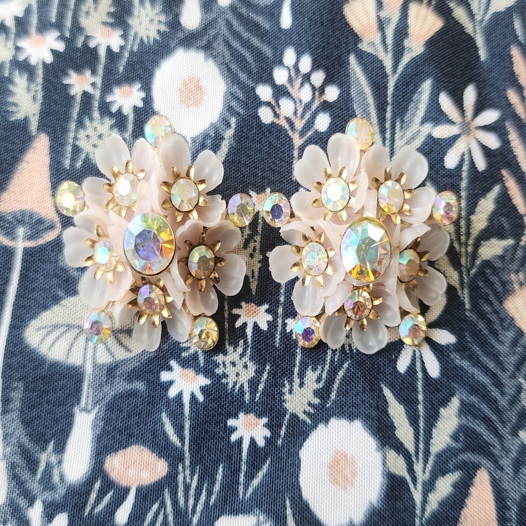 Vintage Coro Gold Tone R Aurora Borealis Rhinestone Flower Clip on ...