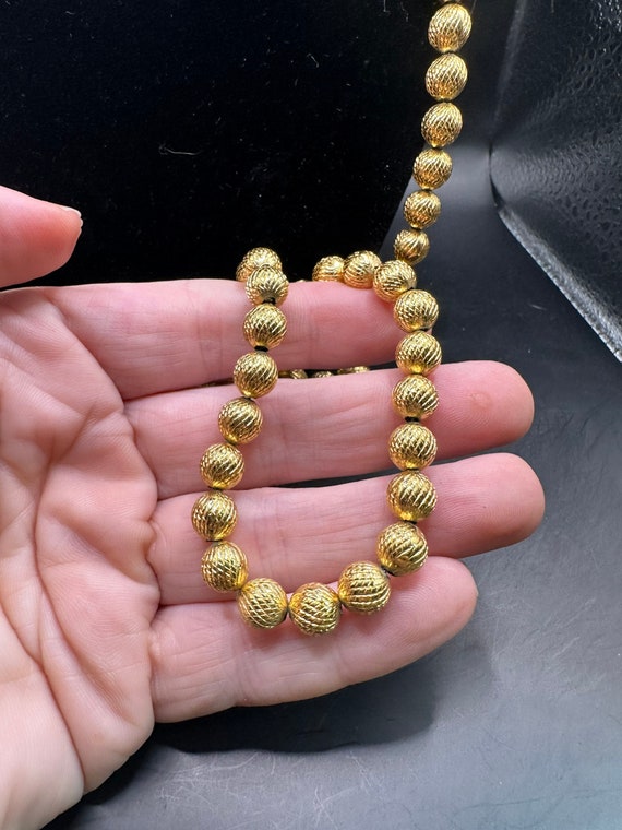 Textured metal gold tone - Gem