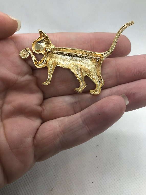 Vintage Cat Pin in Gold - Gem