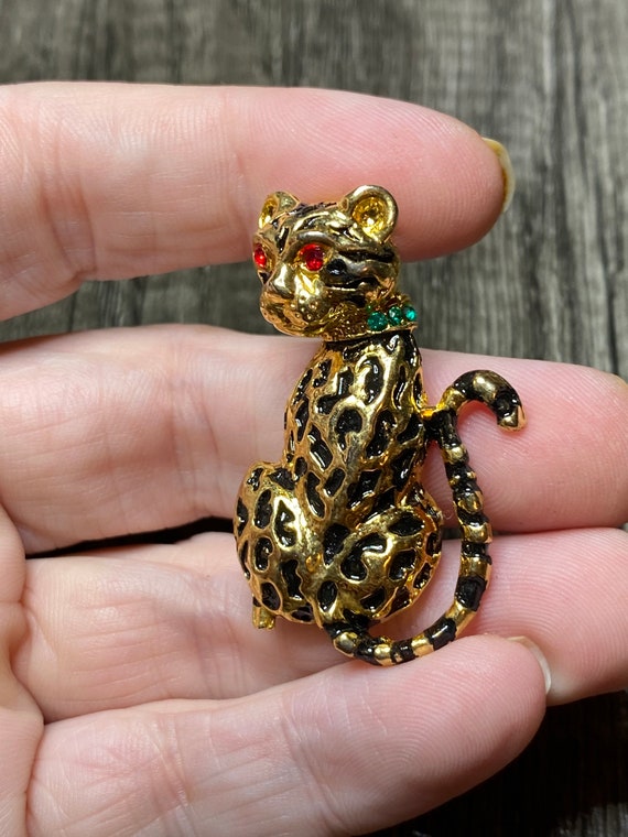 Vintage jaguar pin - Gem