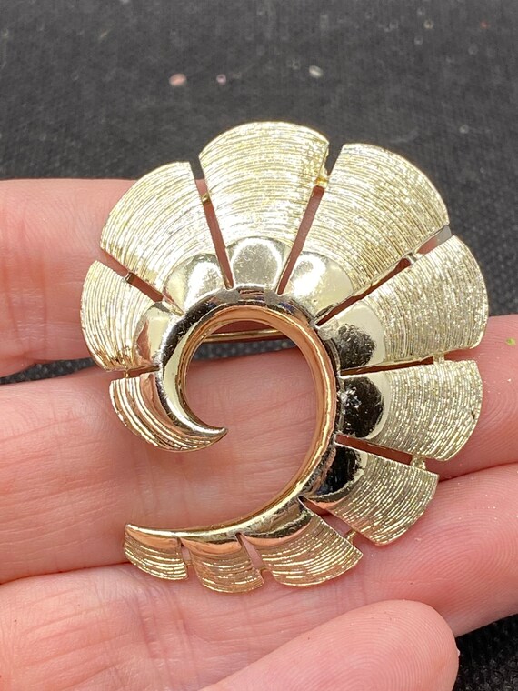 Vintage Lisner Modern Abstract Pin - Gem