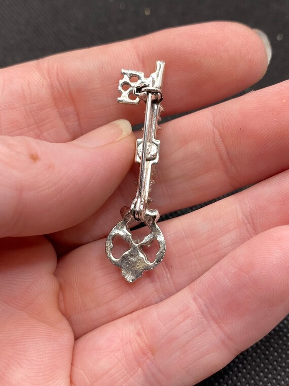Vintage Renaissance Royal Key Rhinestone Pin - Gem