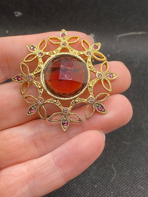 Vintage Renaissance Royal Rhinestone Pin - Gem