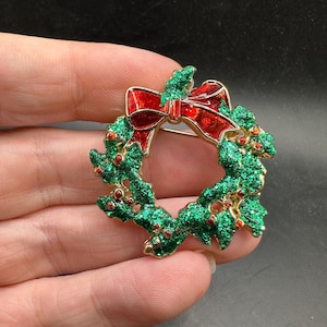 Vintage Christmas Wreath Pin - Etsy