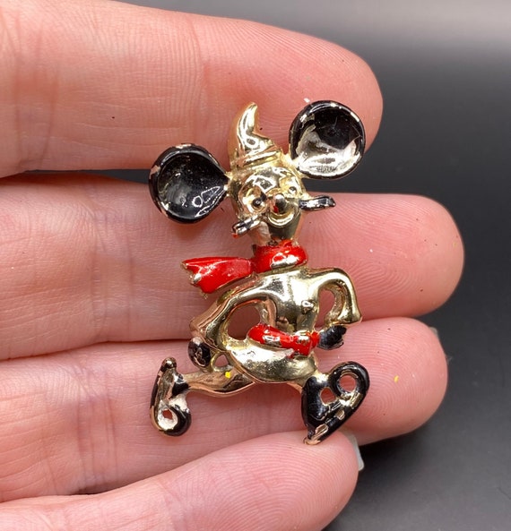 Vintage Anthropomorphic Mouse pin - Gem