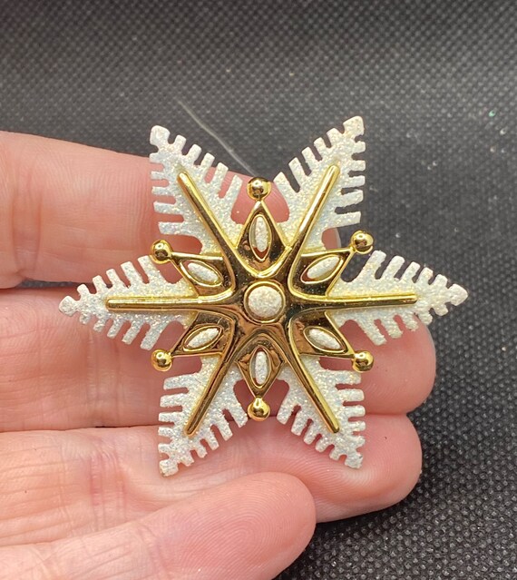 Vintage Snowflake Winter Christmas Pin by Danecraft - Etsy