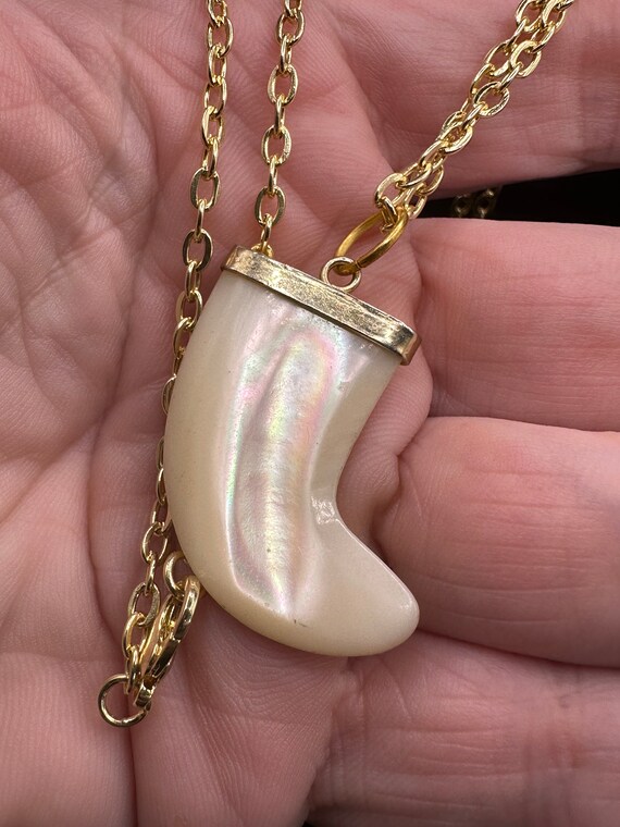 Vintage Mother of Pearl Tooth Shaped Pendant Necklace - Gem