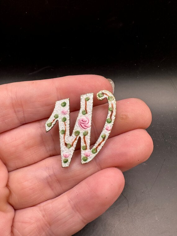 Vintage w initial enamel - Gem