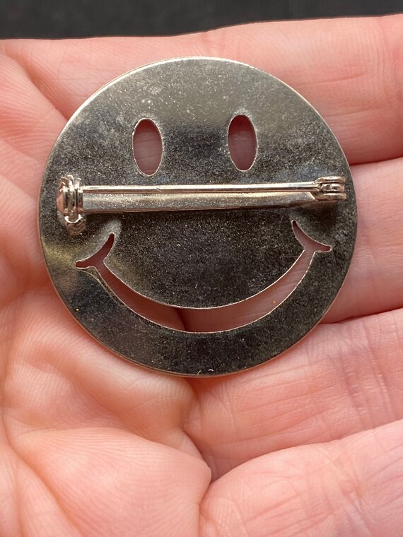 Vintage Smiling Face Pin - Gem