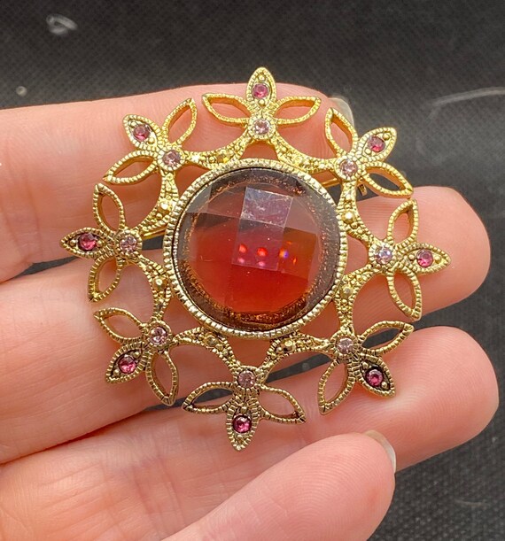 Vintage Renaissance Royal Rhinestone Pin - Gem