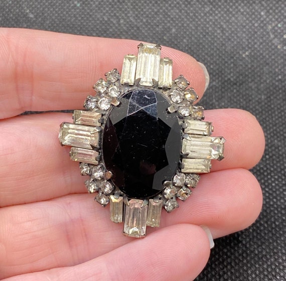 Vintage Renaissance Royal Stone Pin Art Deco - Gem