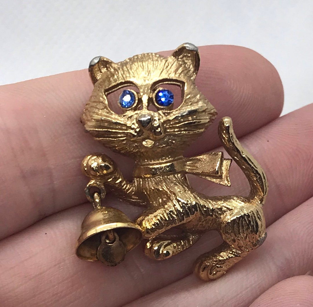 Vintage Cat Pin in Gold by Avon - Etsy