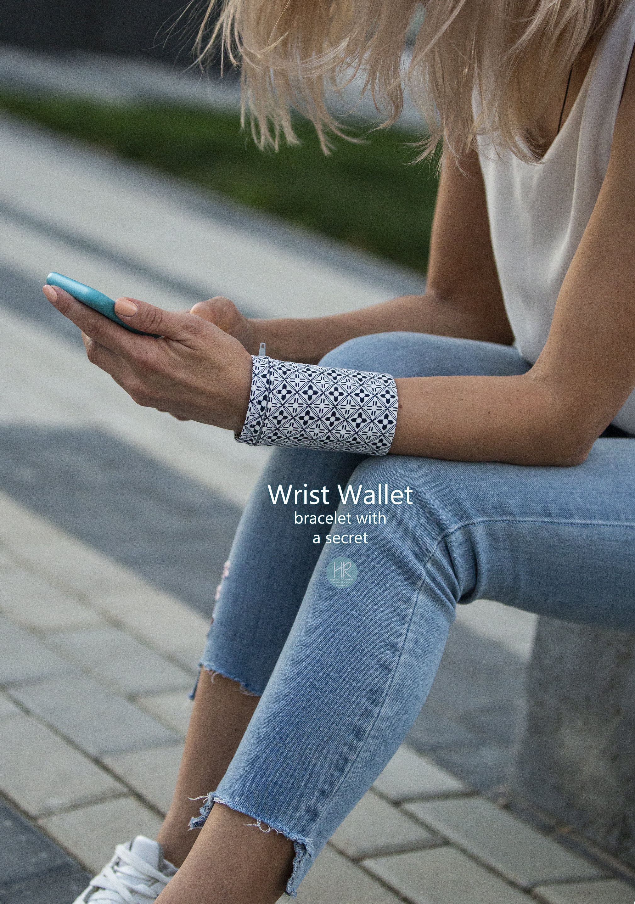 Travel Wrist Wallet White and Black Wristlet Wallet Bracelet Wallet ...