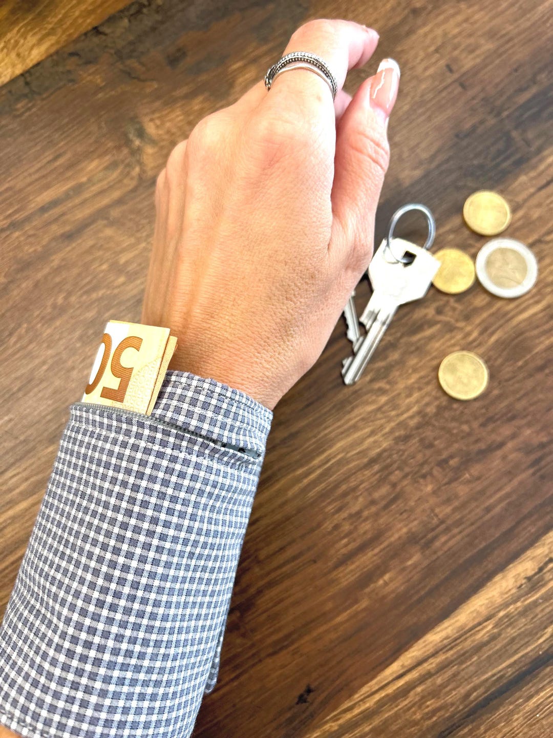 Unique Wrist Wallet for Woman, Gray Wrist Wallet Armband Wristlet ...