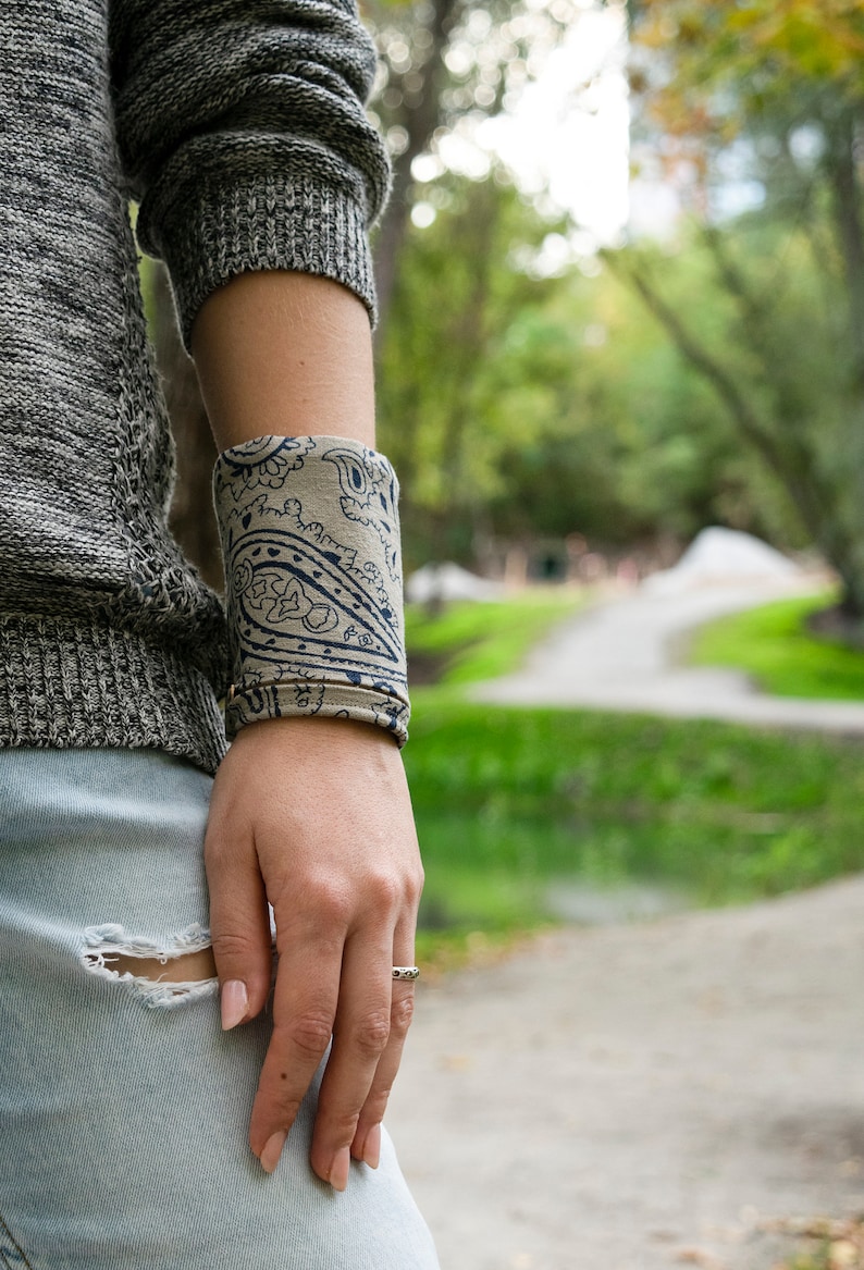 Hidden wallet Beige Wrist Wallet bracelet Travel wristlet | Etsy