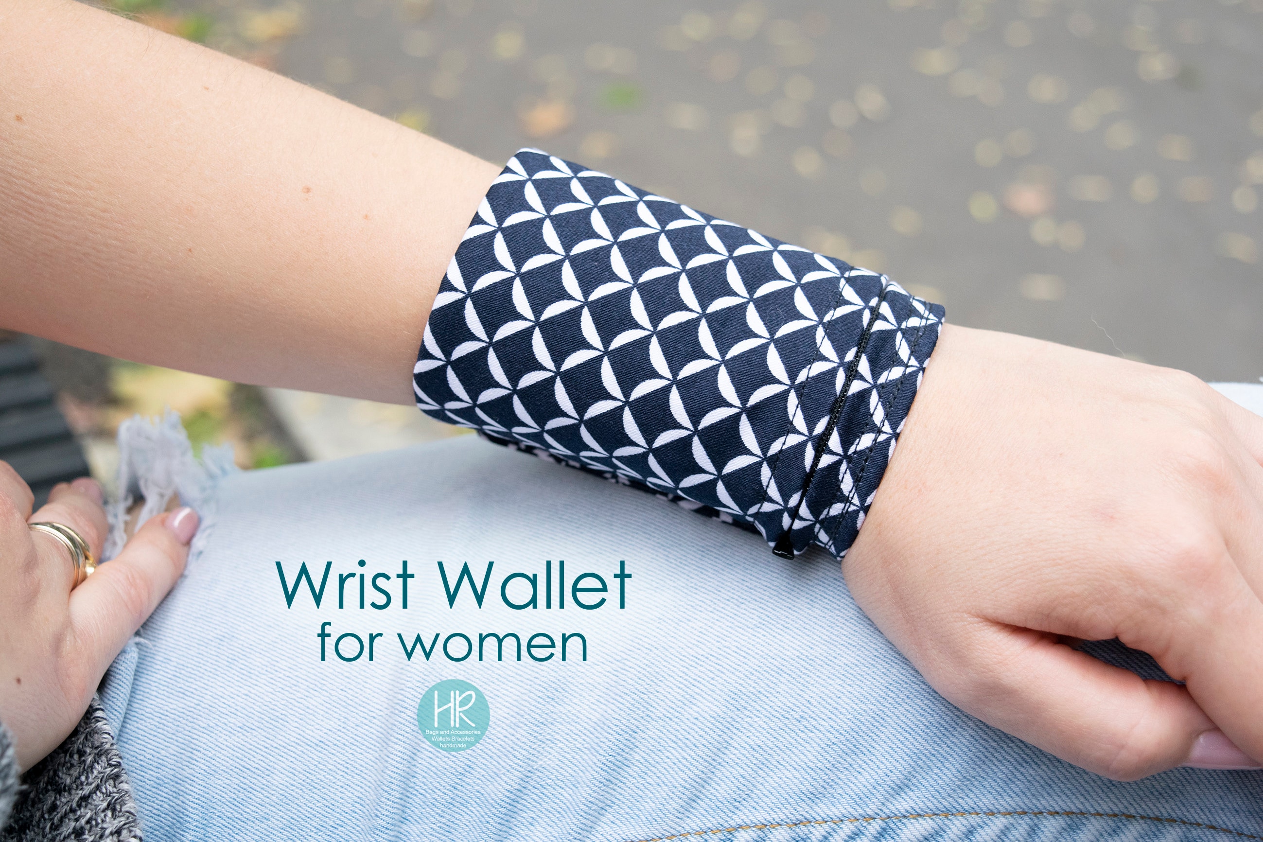 Travel Wrist Wallet Black and White Wristlet Wallet Bracelet Wallet ...