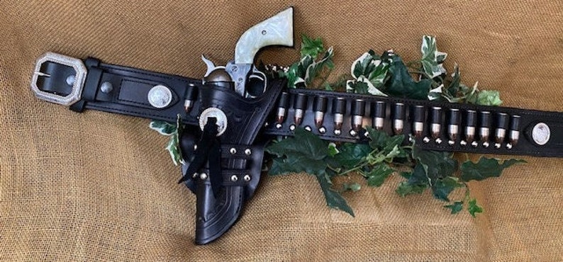 Replica of Johnny Ringo Holster & Belt shown as a Right or a - Etsy