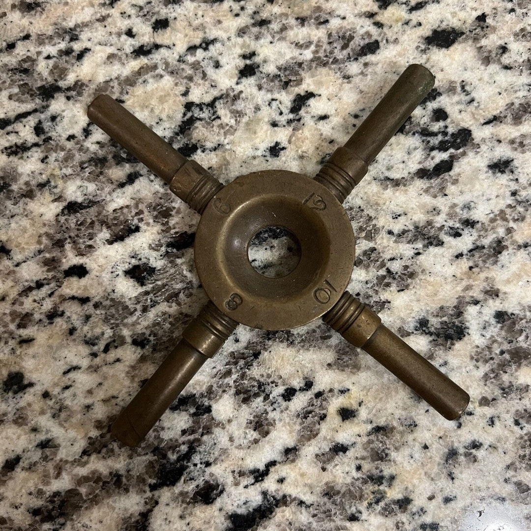 Vintage Four Sided Spider Brass Wind up Clock Key Multikey Even Sizes 6 ...