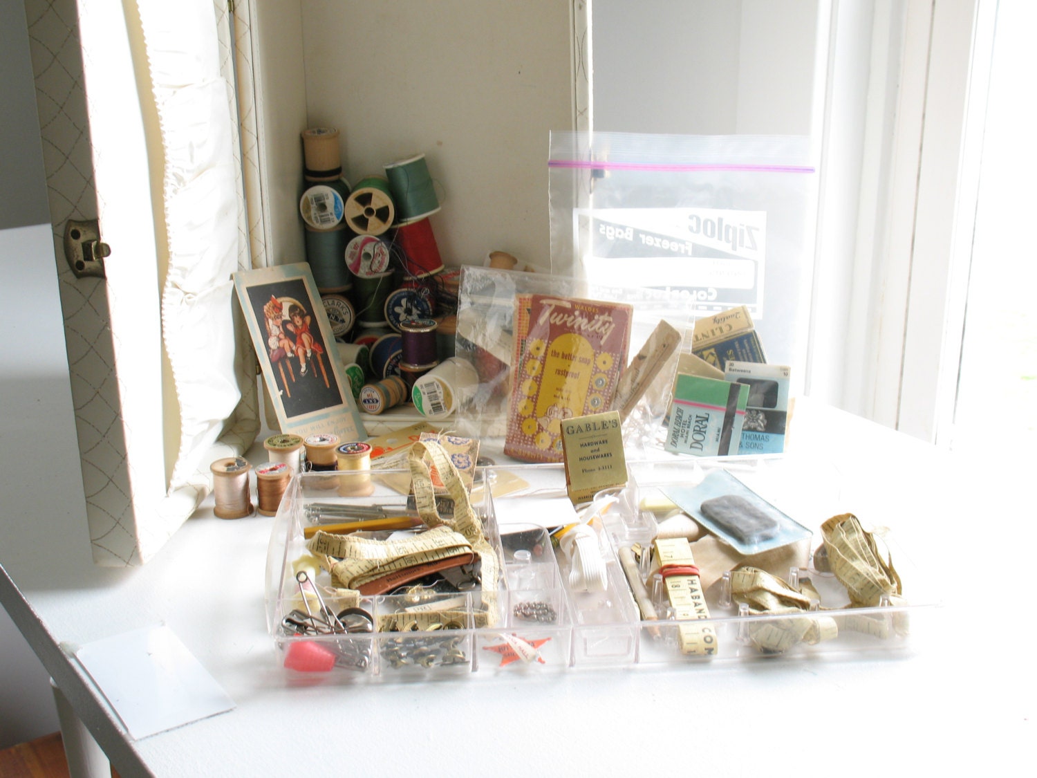 Vintage Vinyl Sewing Box and Contents / Retro Sewing Stash / Vintage ...