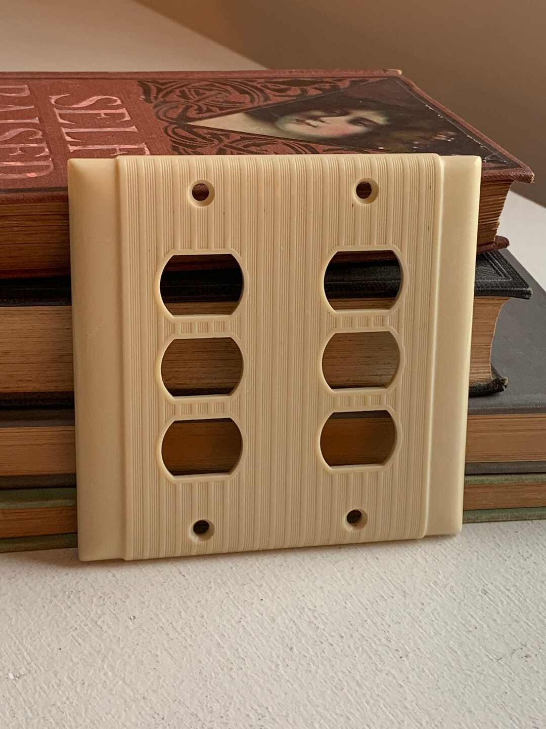 Vintage Switch Plate Covers / White Ivory Cream Art Deco Six Push ...