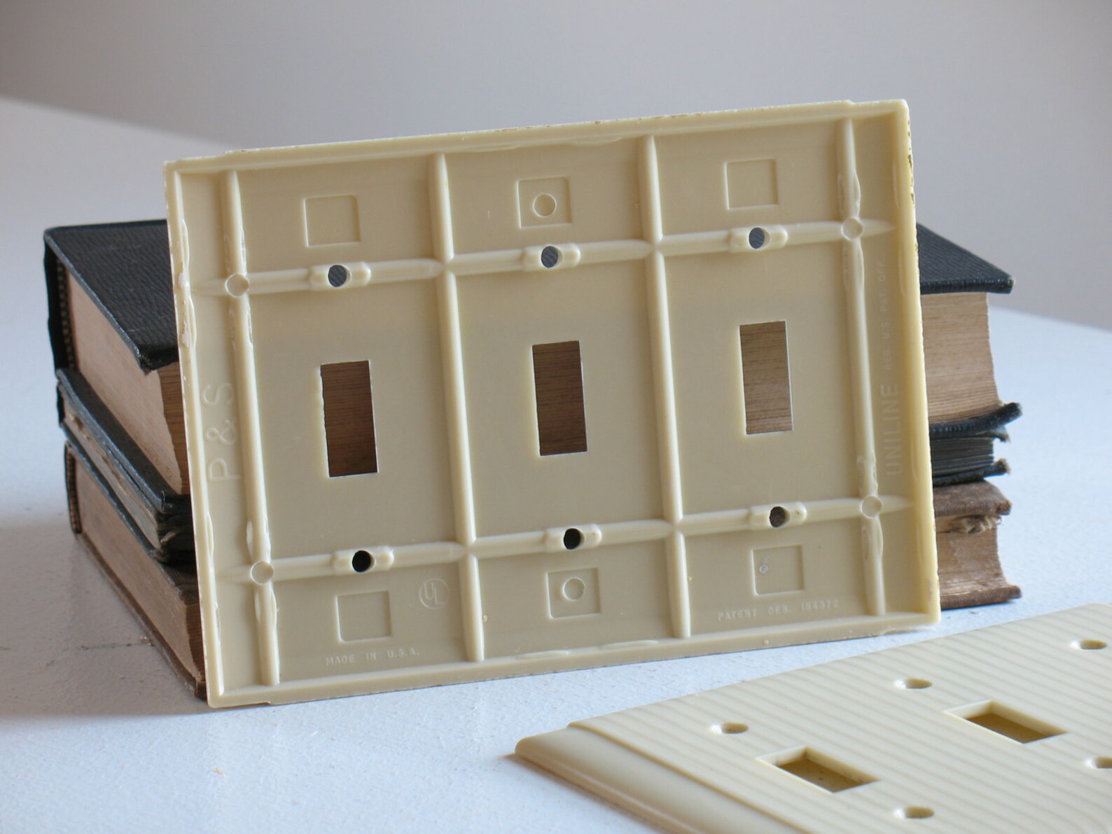 Vintage Bakelite Switch Plate Cover / Fine Ribbed White Ivory Cream ...