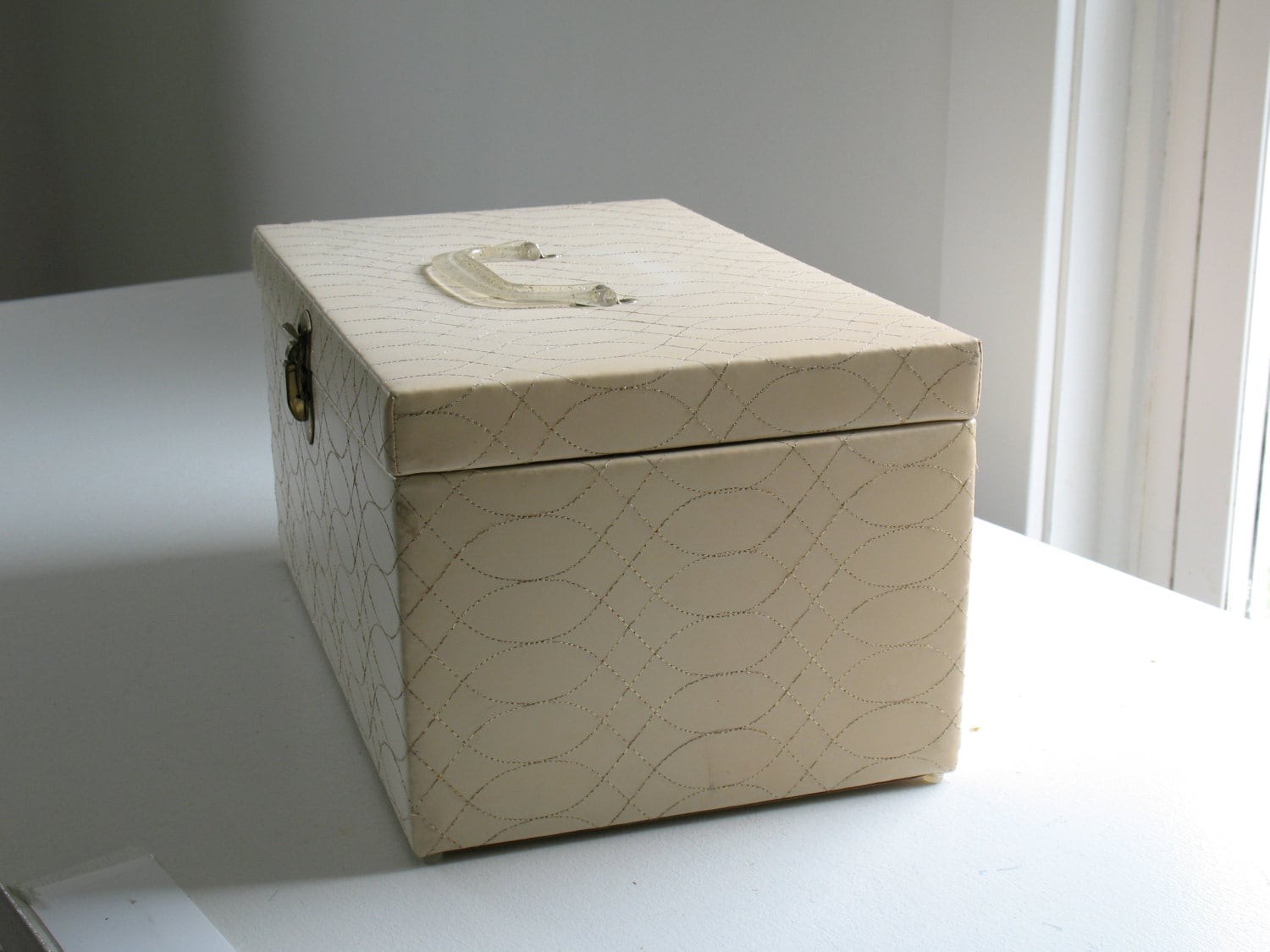 Vintage Vinyl Sewing Box and Contents / Retro Sewing Stash / Vintage ...
