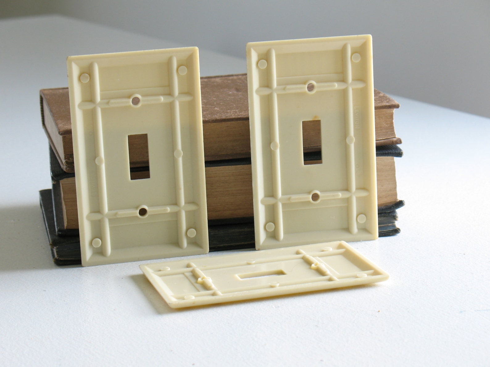 Vintage Bakelite Switch Plate Covers / Ivory Cream Art Deco Single ...