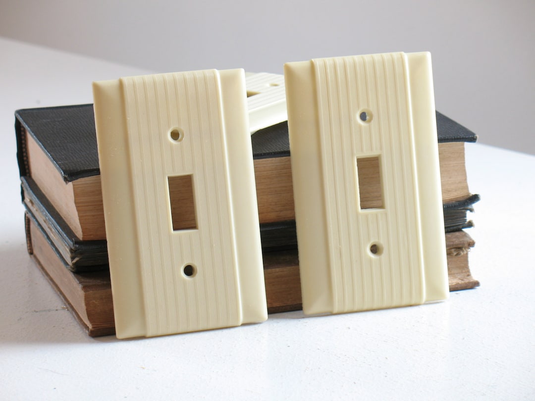 Vintage Switch Plate Covers / White Ivory Cream Art Deco Single Light ...