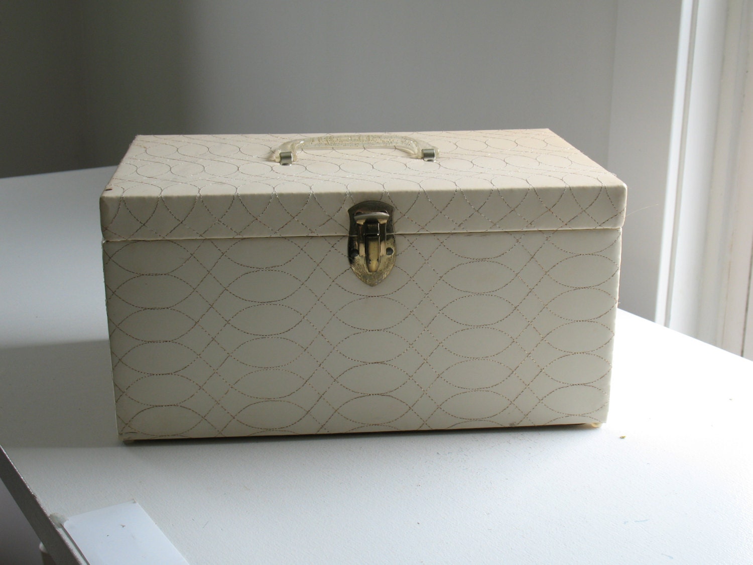 Vintage Vinyl Sewing Box and Contents / Retro Sewing Stash / Vintage ...