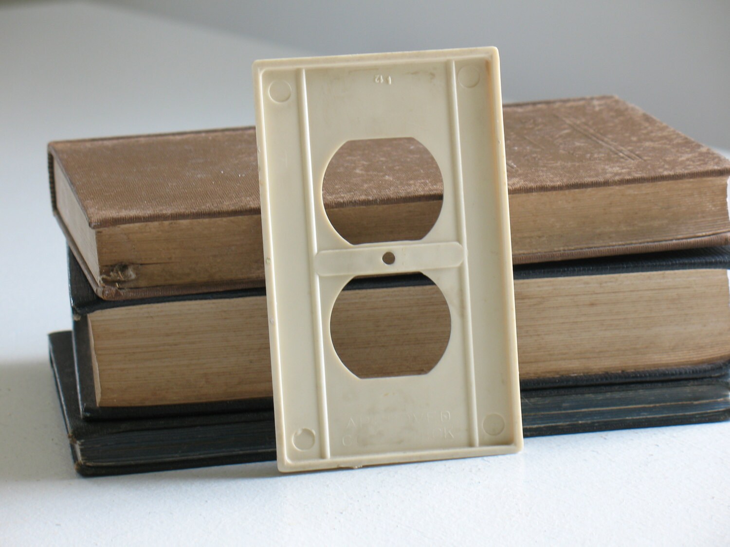 Vintage Bakelite Outlet Plate Covers / Ivory Cream Art Deco - Etsy