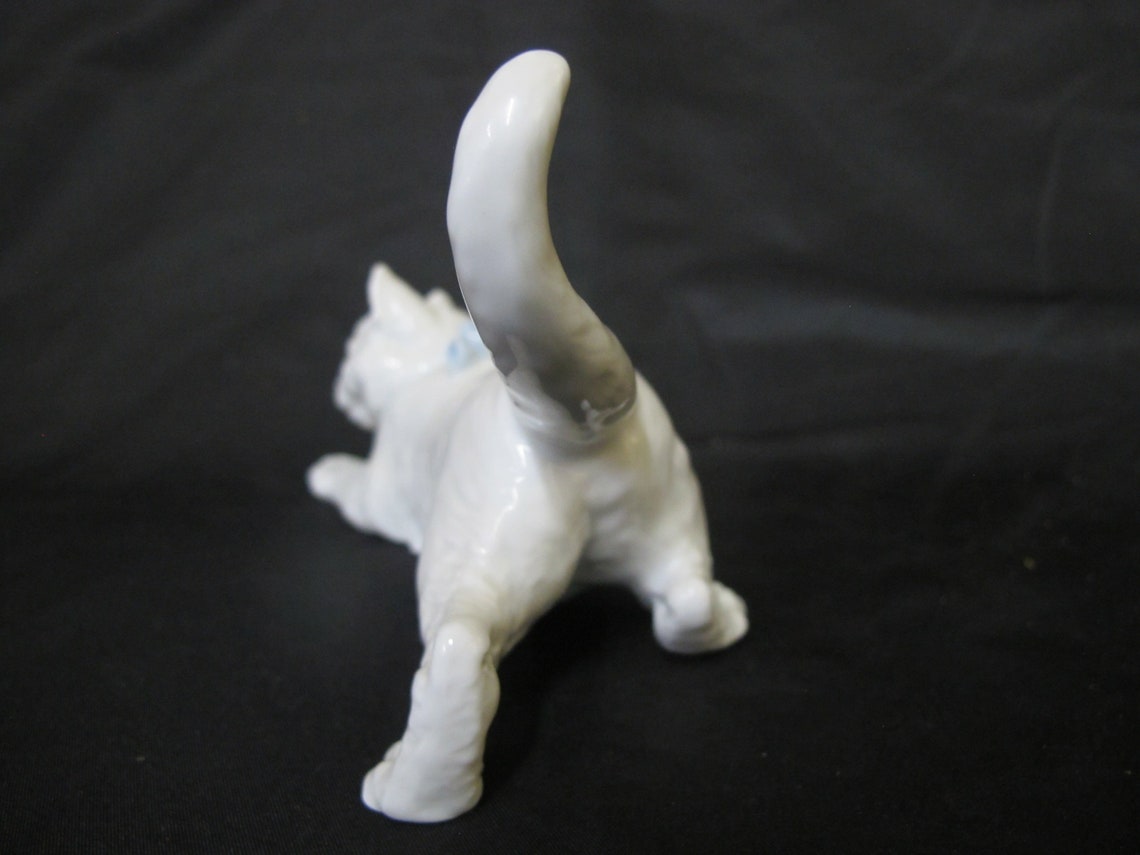 MEISSEN Crossed Sword Porcelain White Kitty CAT With Blue BOW Figurine ...